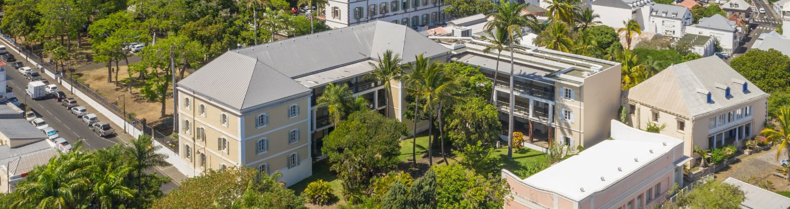 IAE, the School of Management of the University of La Réunion ...